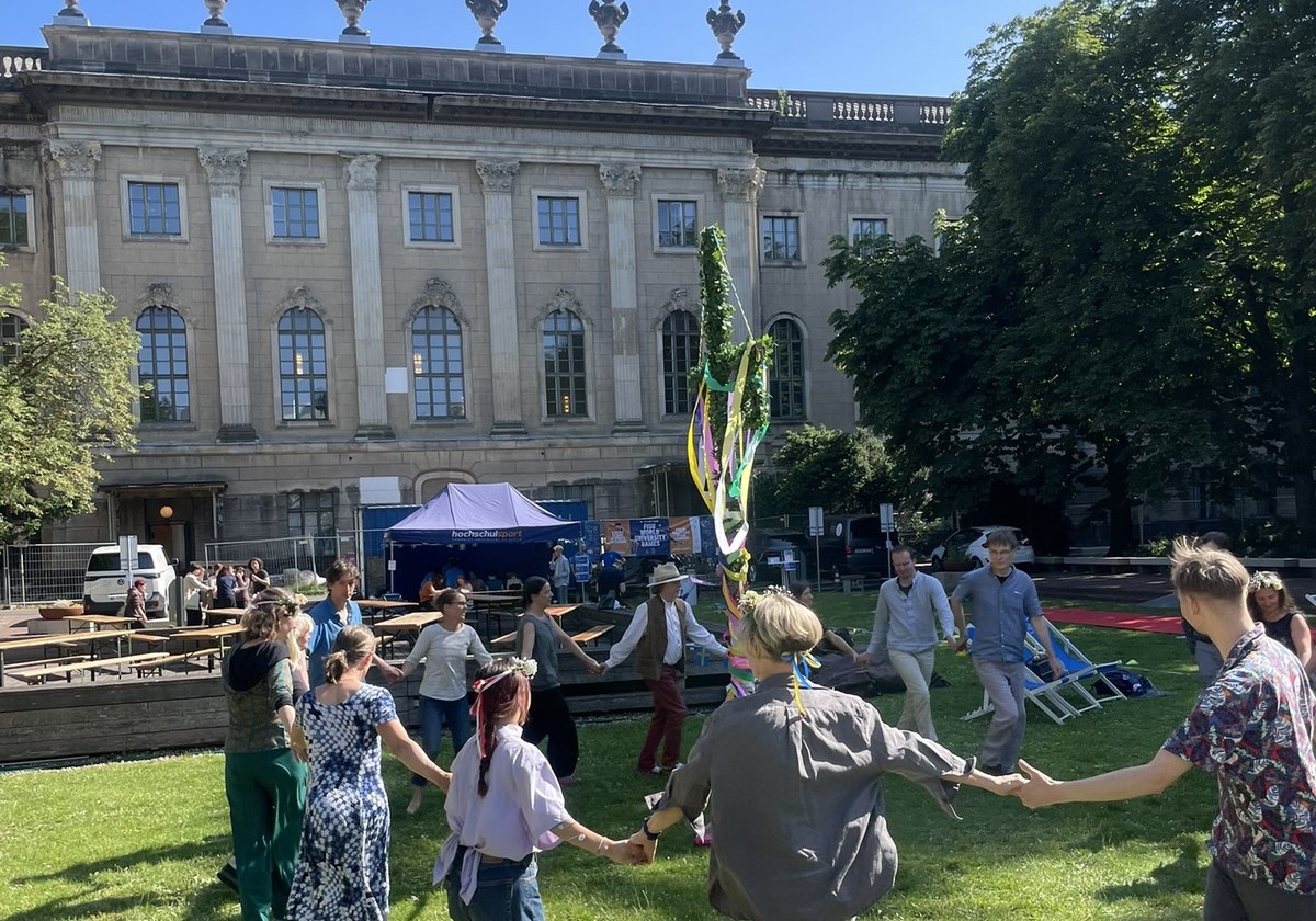 Midsommar-Fest mit Sonne, schwedischer Kultur & sportlichem Spirit — Zentraleinrichtung ...